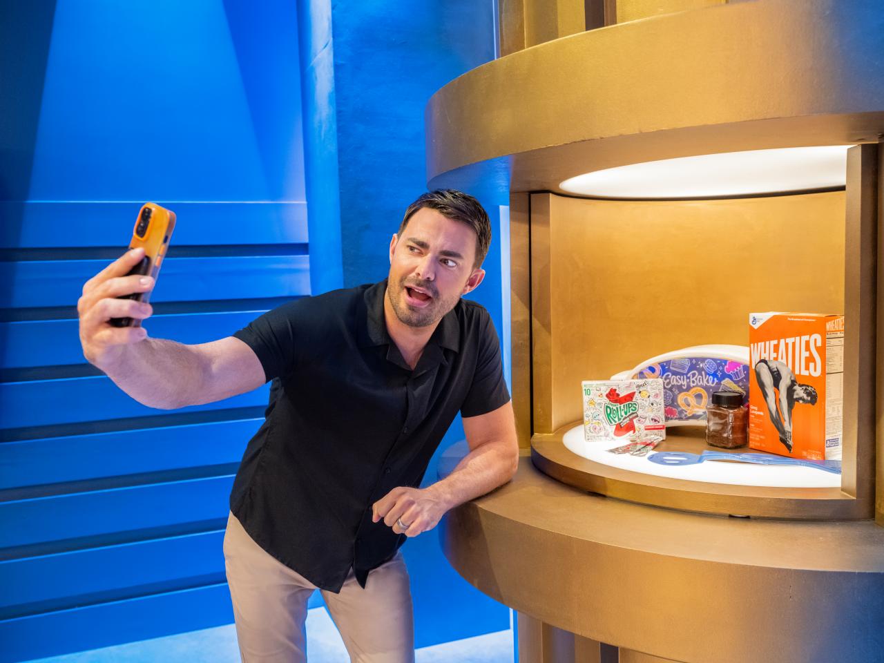 Hallmark's Jonathan Bennett Announces His New TV Show