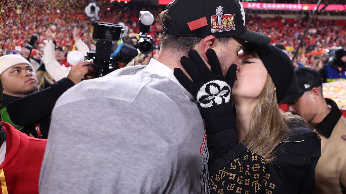 Travis Kelce & Taylor Swift Engaged Rumors: Super Bowl Proposal Wishes