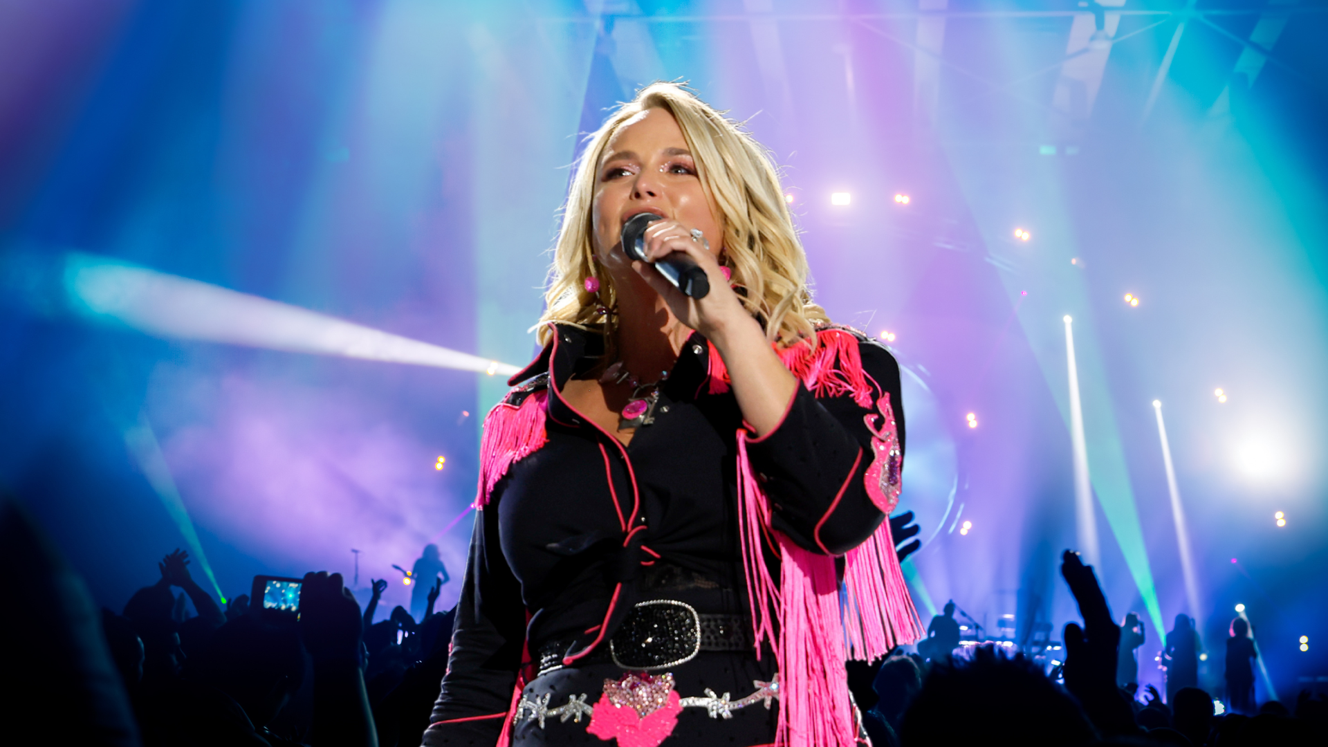 Miranda Lambert Gives Fans a Sneak Peak Inside Her Tour Bus