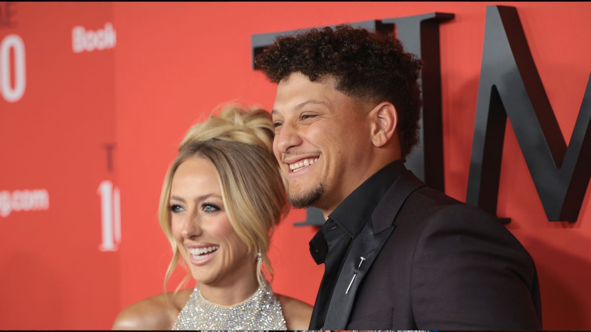 Psychic Teases Steamy Summer Ahead for Patrick Mahomes