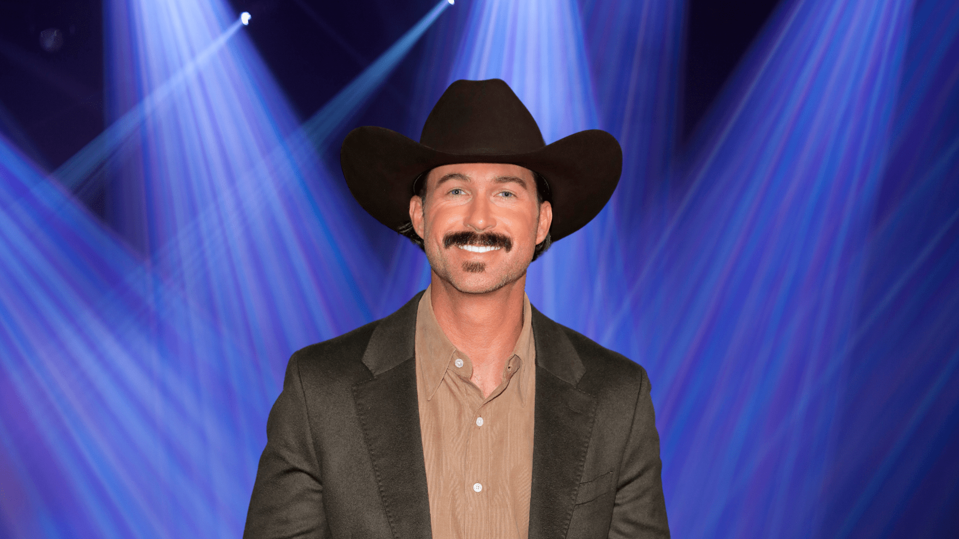 Riley Green: Fans Can't Get Enough of Adorable Meet & Greet