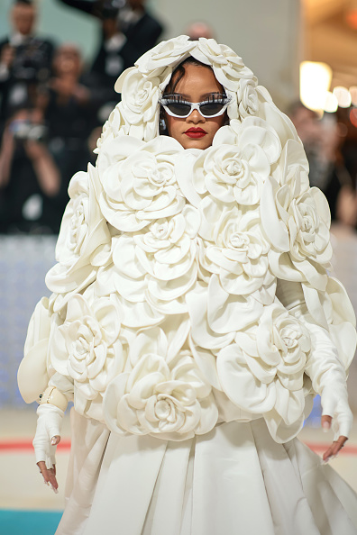 The 12 Craziest Met Gala Outfits Ever - EntertainmentNow
