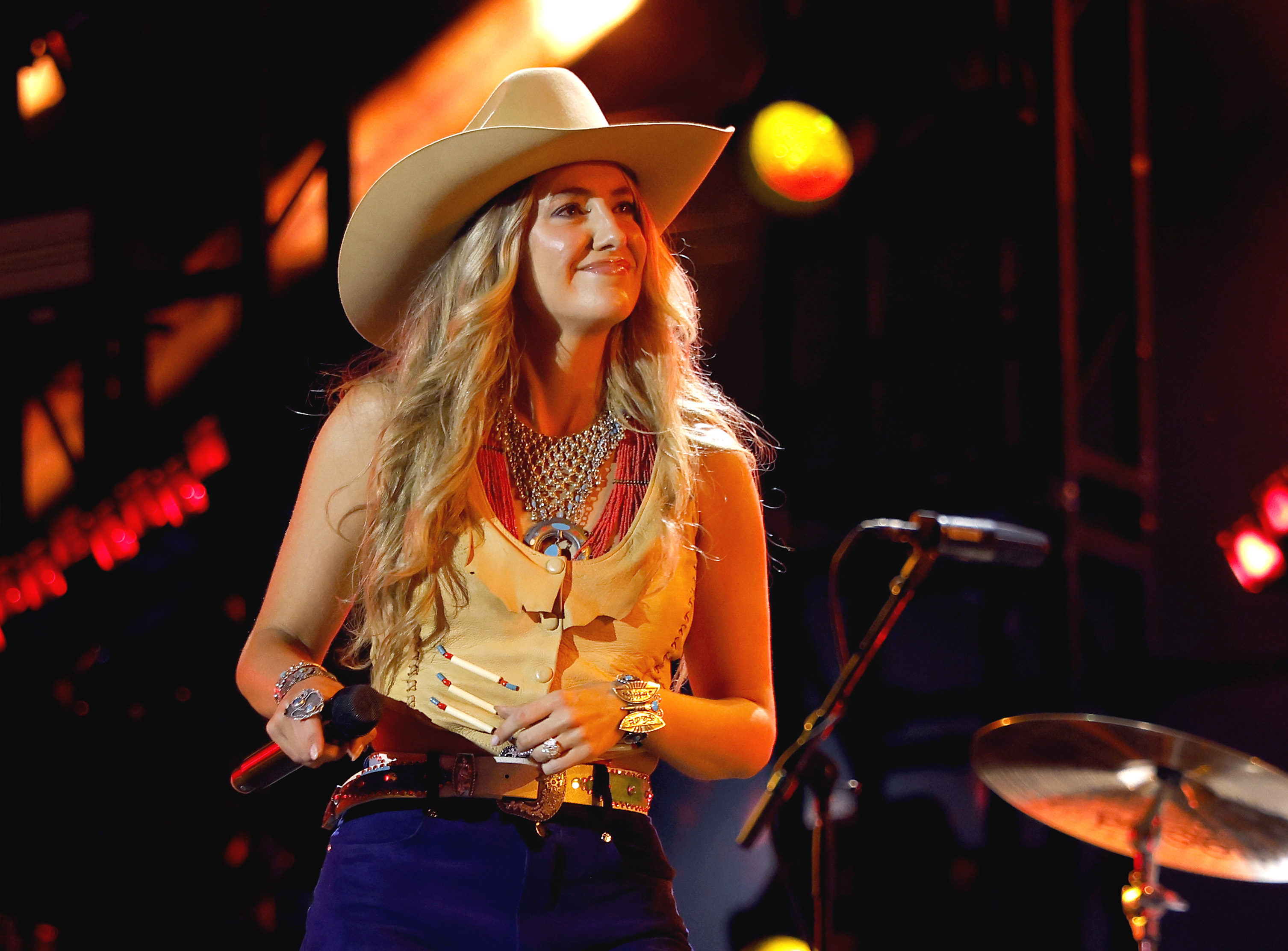 Lainey Wilson Names a Country Diva in Her Top Karaoke Picks