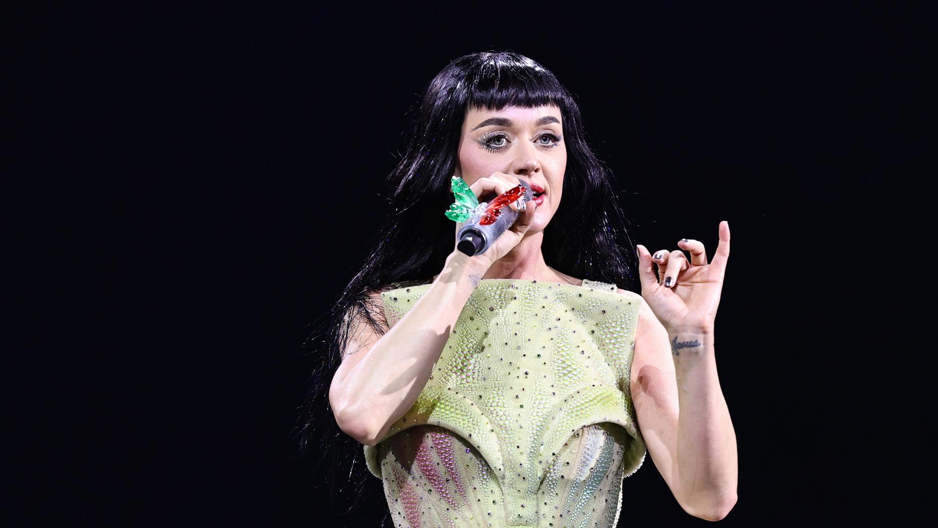 Katy Perry Gets Emotional On Stage Following Orlando Bloom Split ...