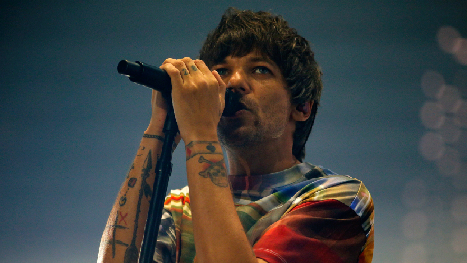 Louis Tomlinson Decides to Step Back from Social Media