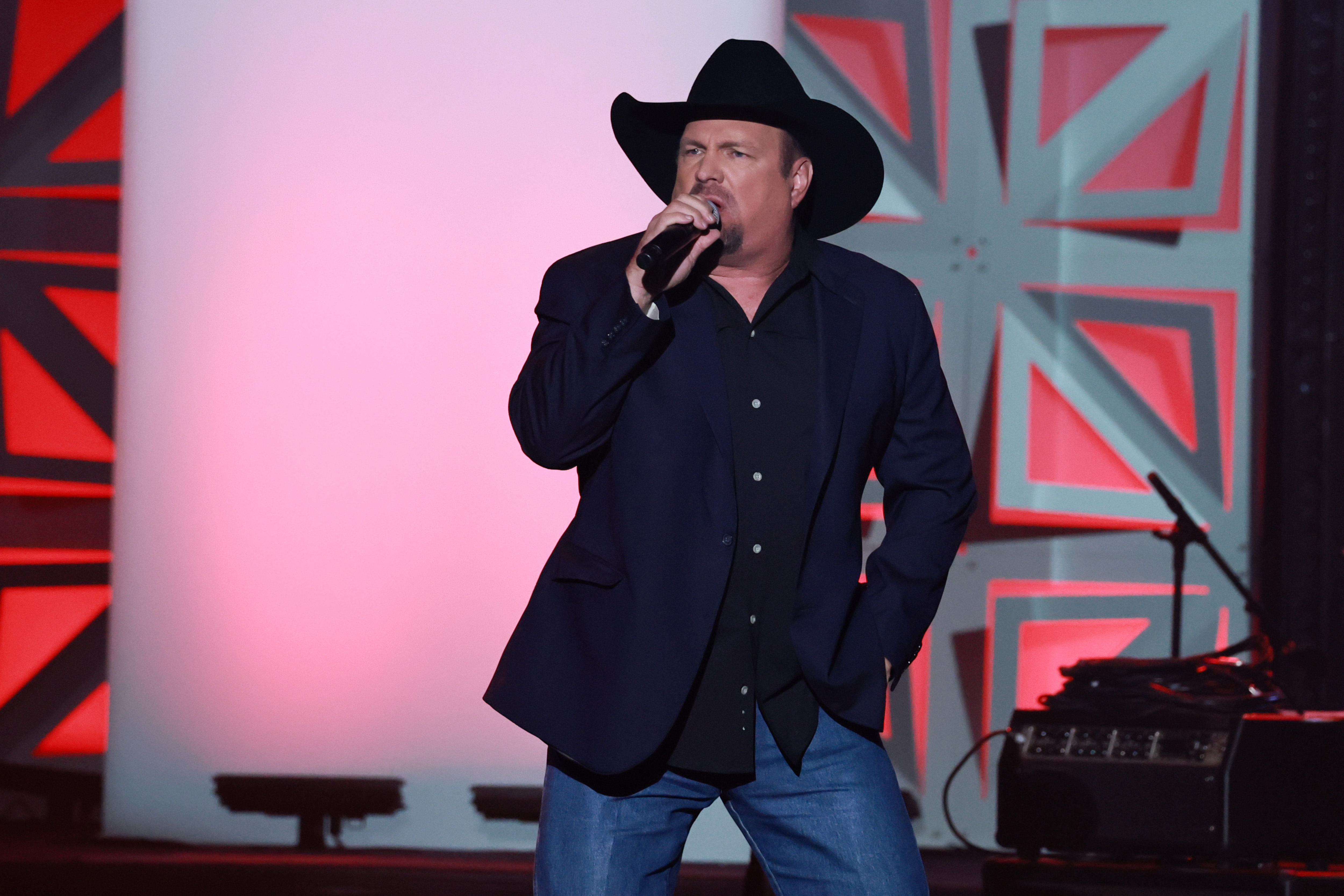 Garth Brooks Reveals Surprising Pre-Fame Job to Kelly Clarkson