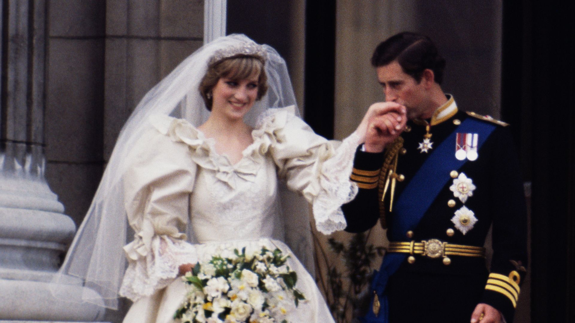 Experts Say Taylor Swift’s Wedding Dress Could Rival Princess Diana’s ...