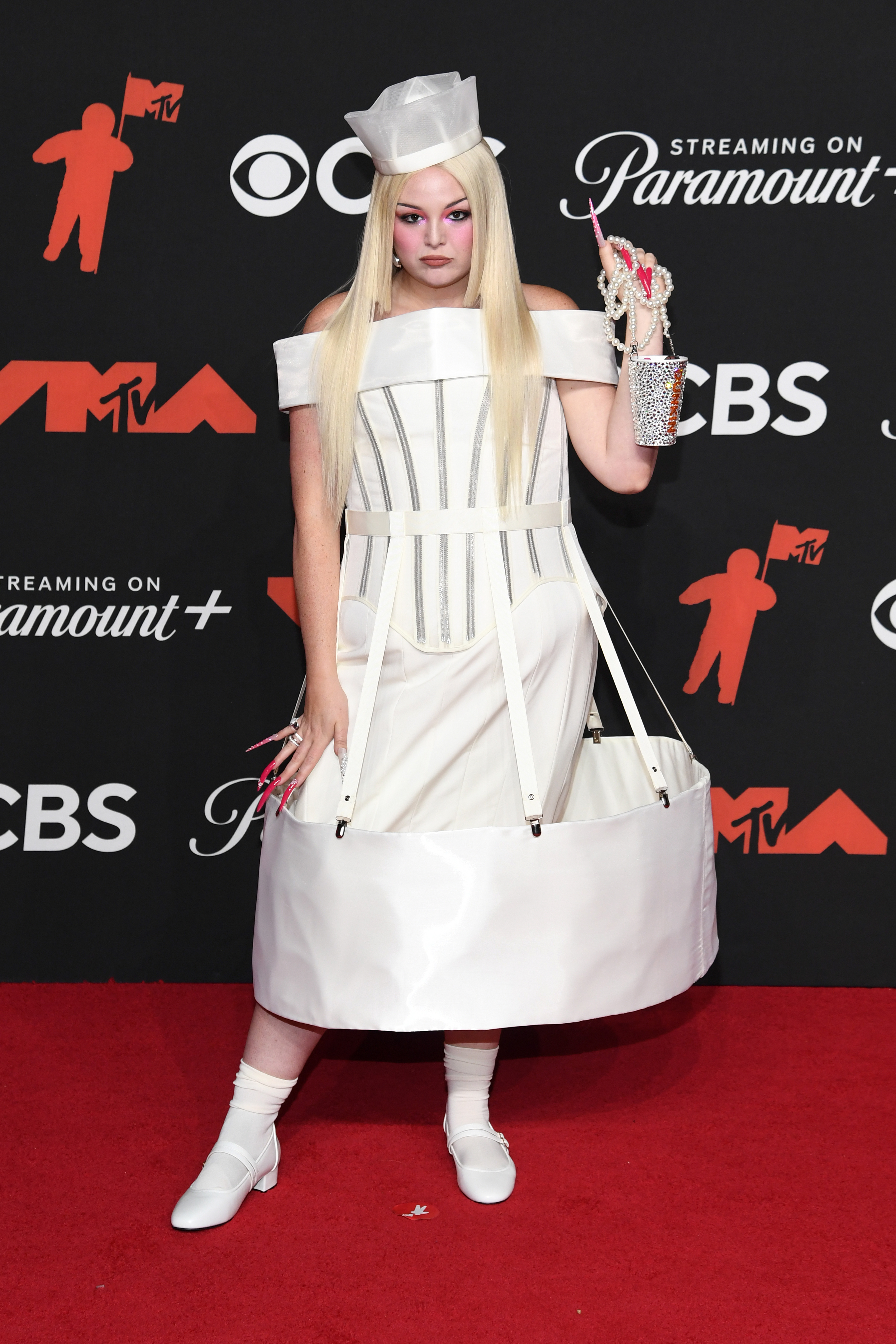 Photos: Megan Stalter’s 2025 VMAs Red Carpet Outfit Is Extra
