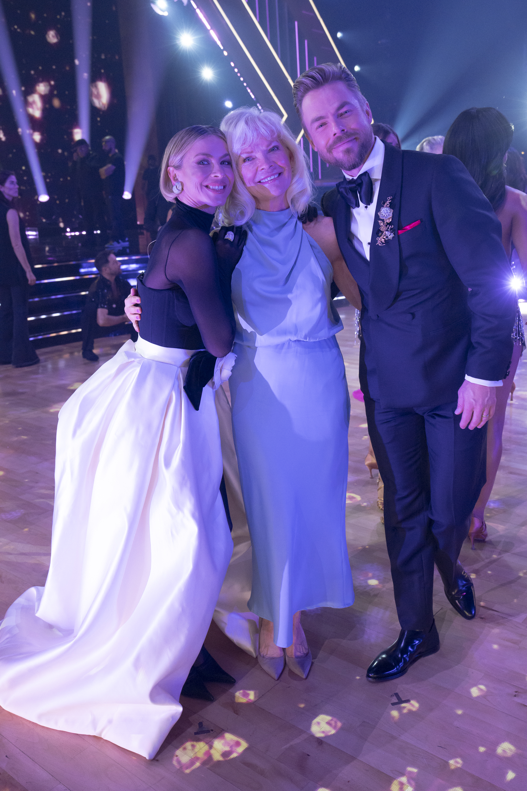 Julianne & Derek Hough’s Mom Marriann Makes Rare Appearance