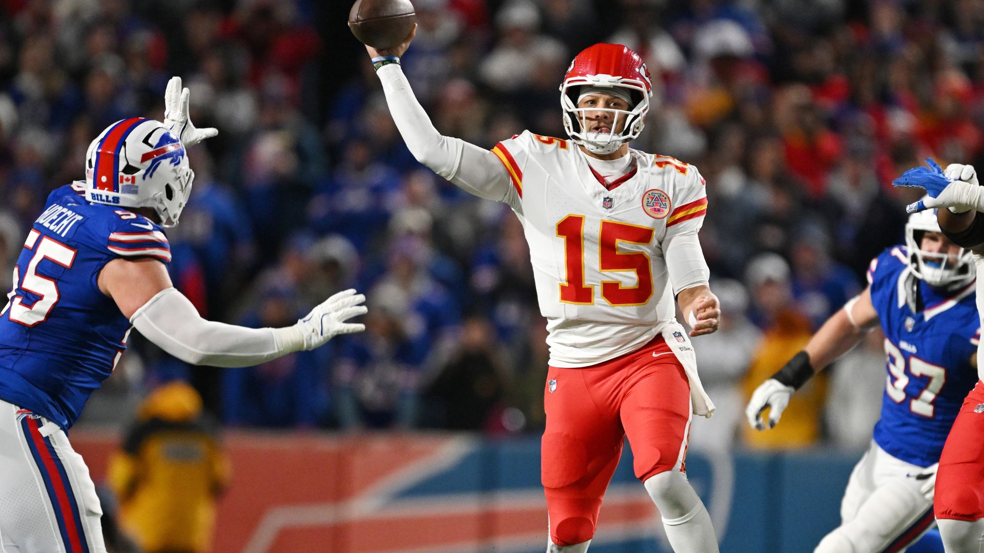 Patrick Mahomes’ Wild Throw to Travis Kelce Takes a Surprising Turn