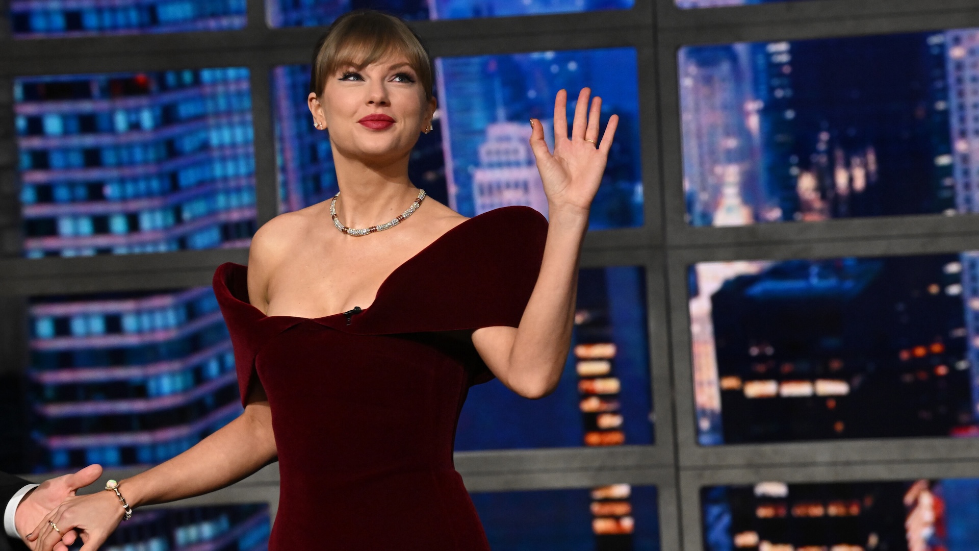 Taylor Swift Stuns in Velvet Dress on 'The Late Show' [PHOTOS]