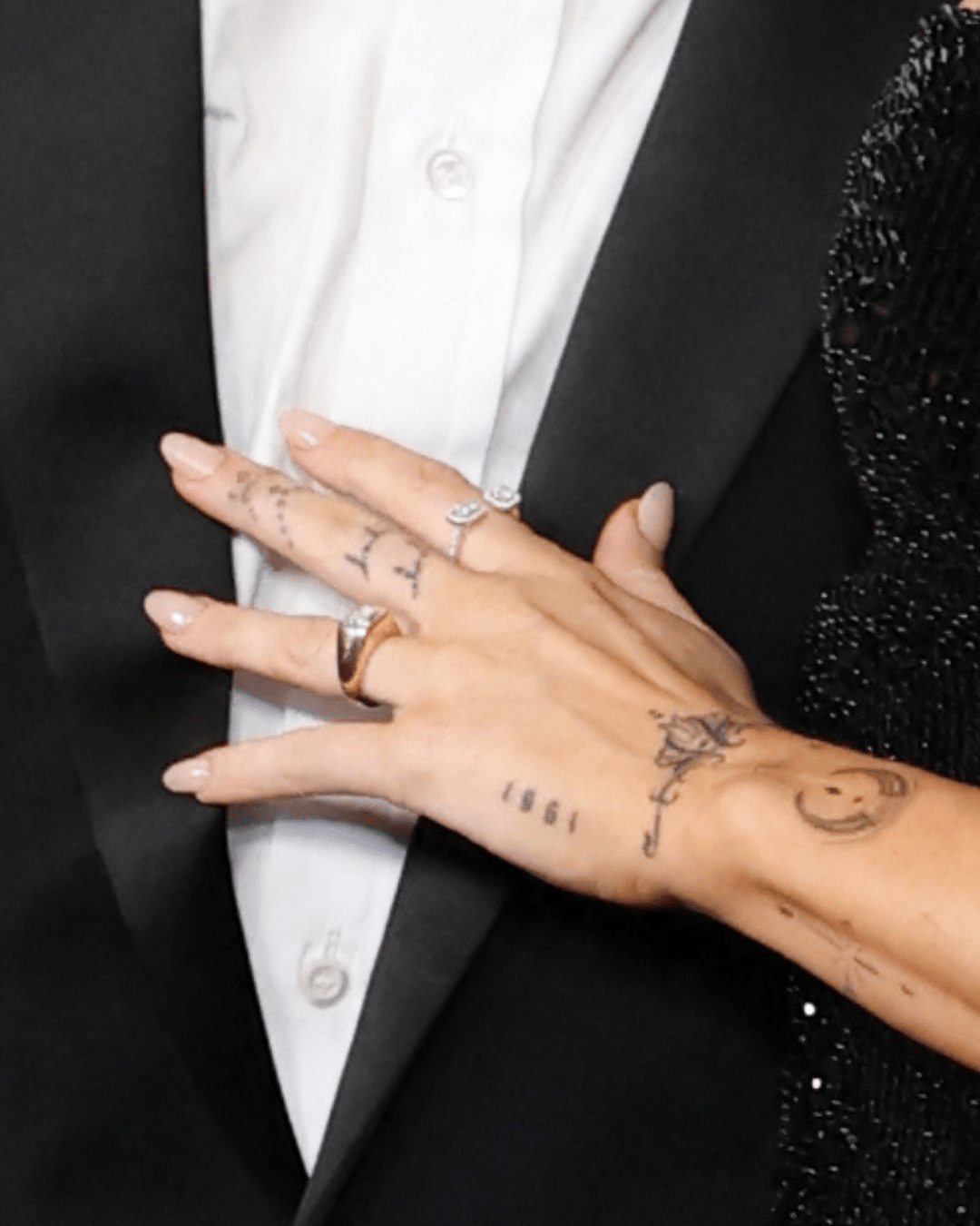 Miley Cyrus Flashes Engagement Ring at Avatar Premiere