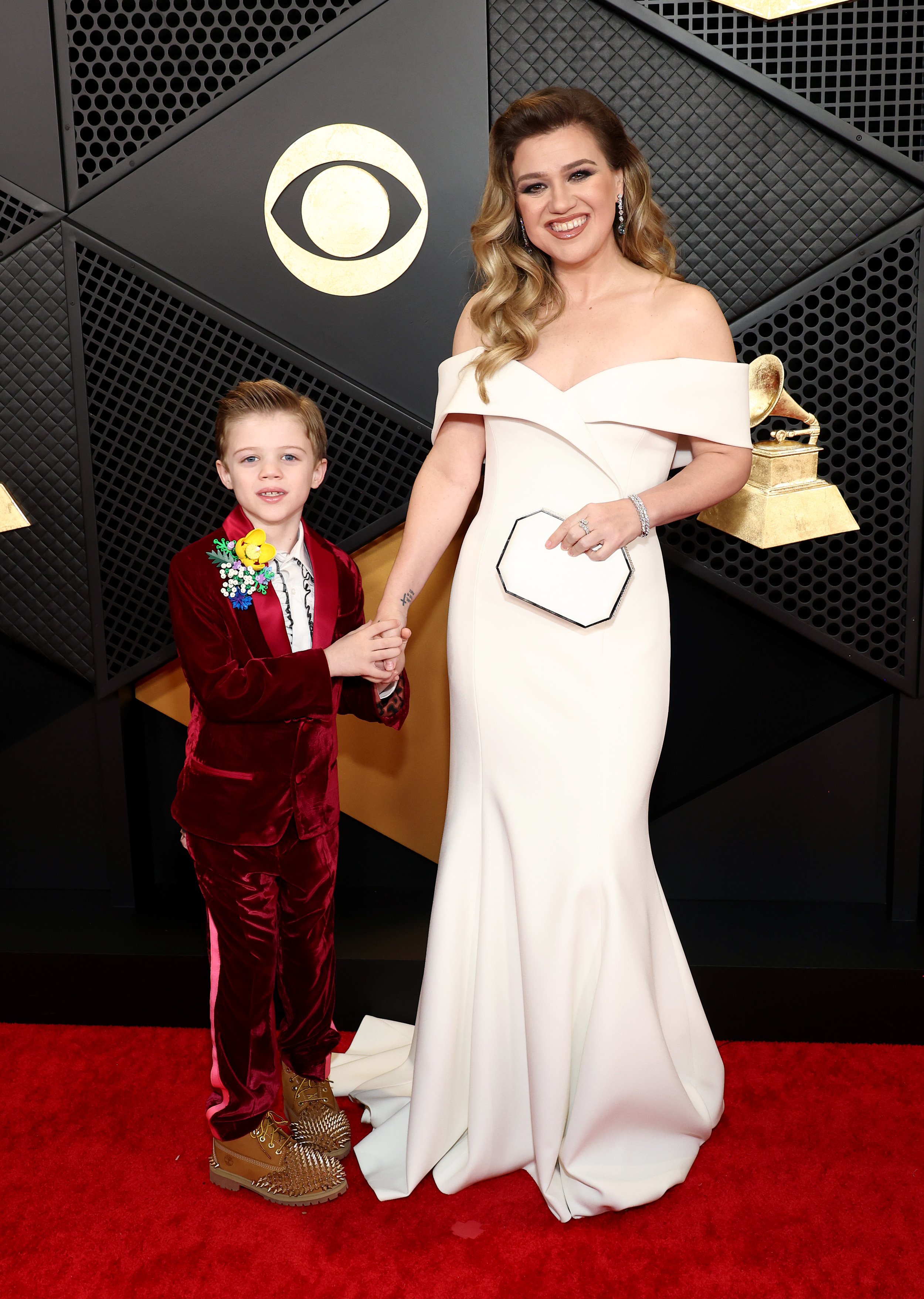 Kelly Clarkson Opens up About Fear of Reading in Front of Her Children ...