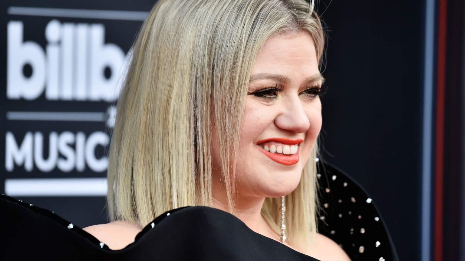 The Voice’: Kelly Clarkson Says Bold Look Won’t Last