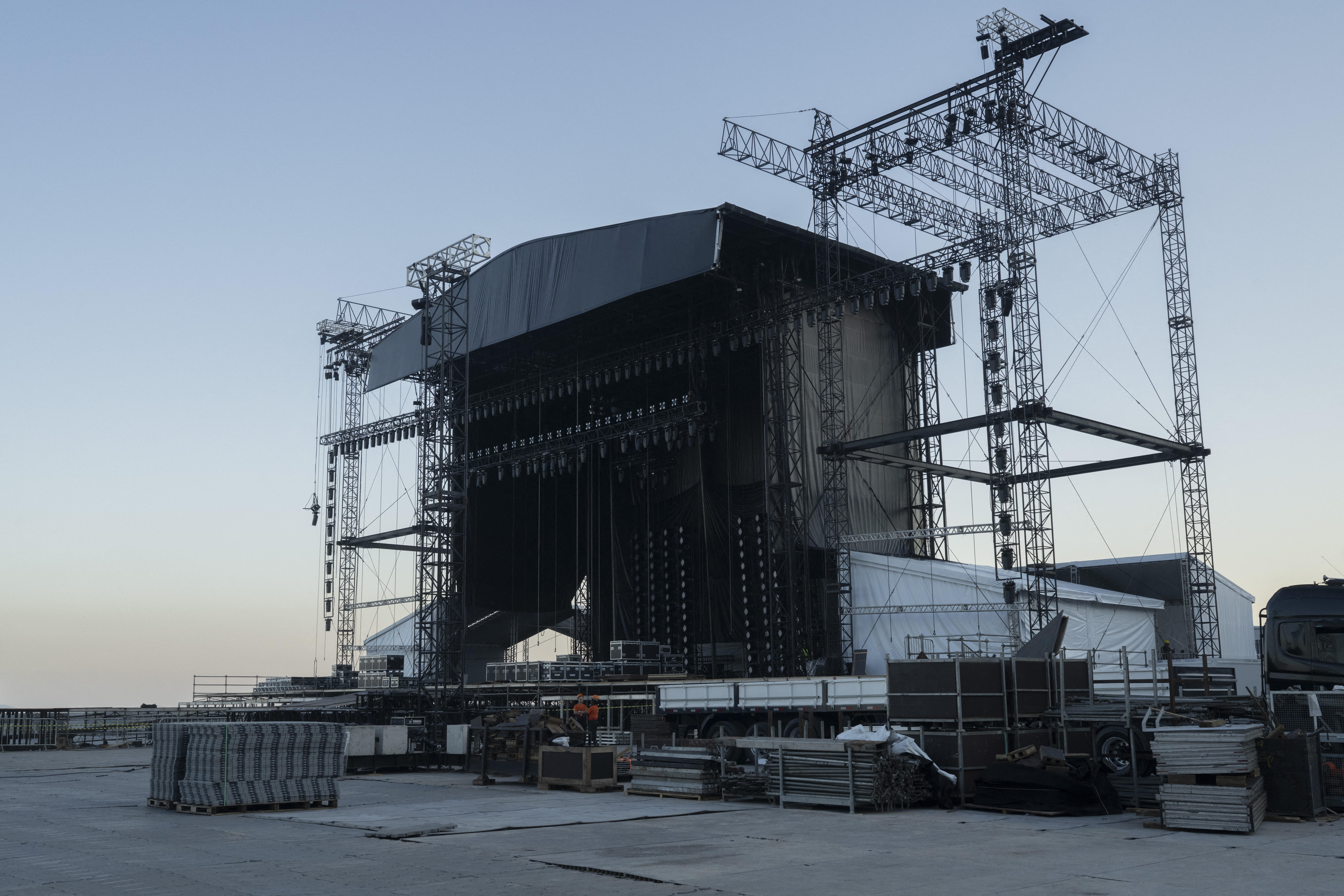 Shakira Rio Concert: Construction Worker Crushed to Death
