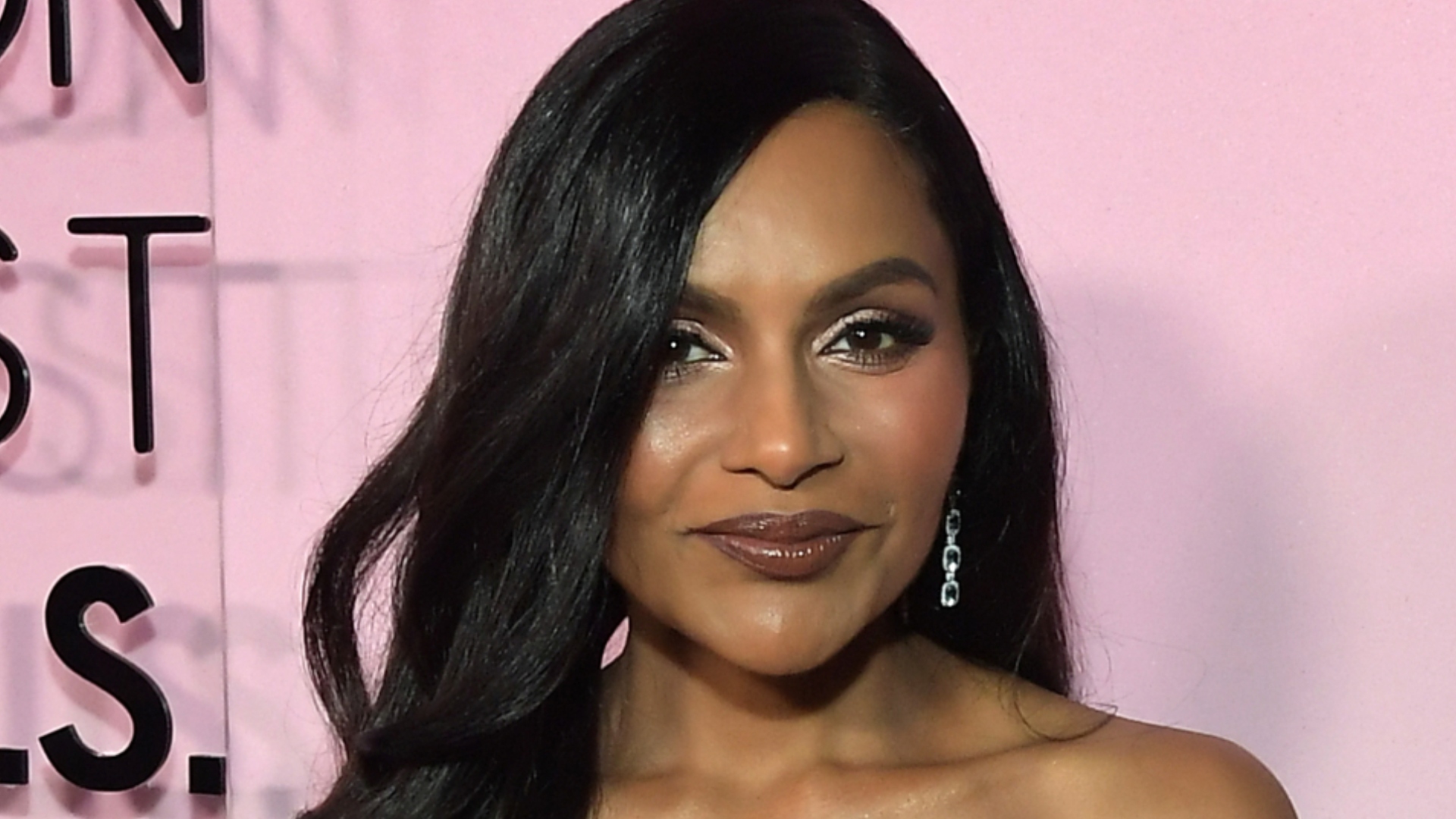 Mindy Kaling's Fans Praise Her Stunning Appearance at Fashion Event: PHOTOS