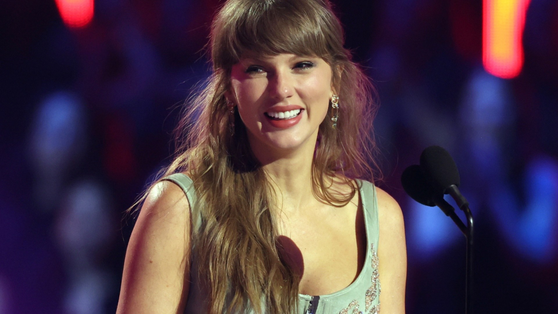 Taylor Swift Opens Up About 'Passion' Behind 'Elizabeth Taylor' Hit