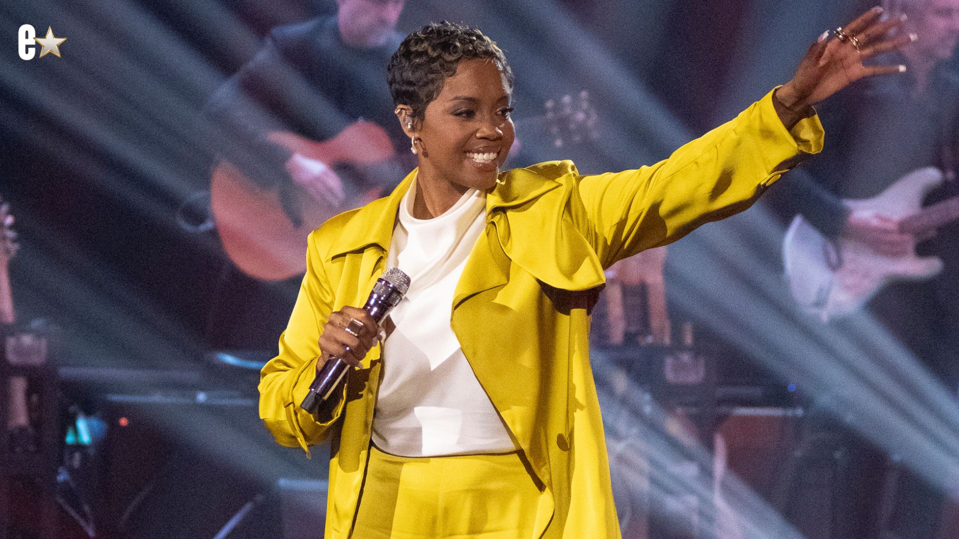 Keyla Richardson Cheered On by Fans at Airport After 'American Idol' Finale