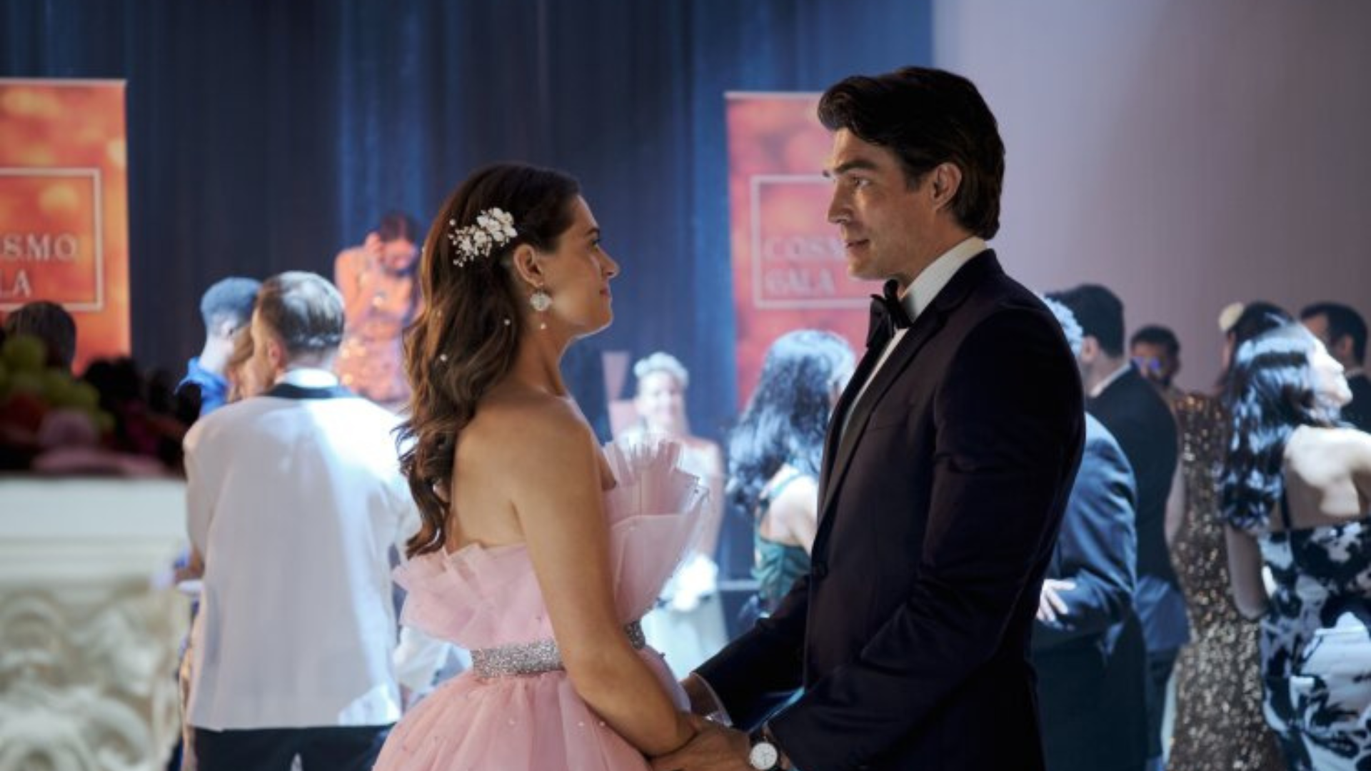 See Lyndsy Fonseca and Peter Porte's Chemistry in Hallmark's 'The Love ...