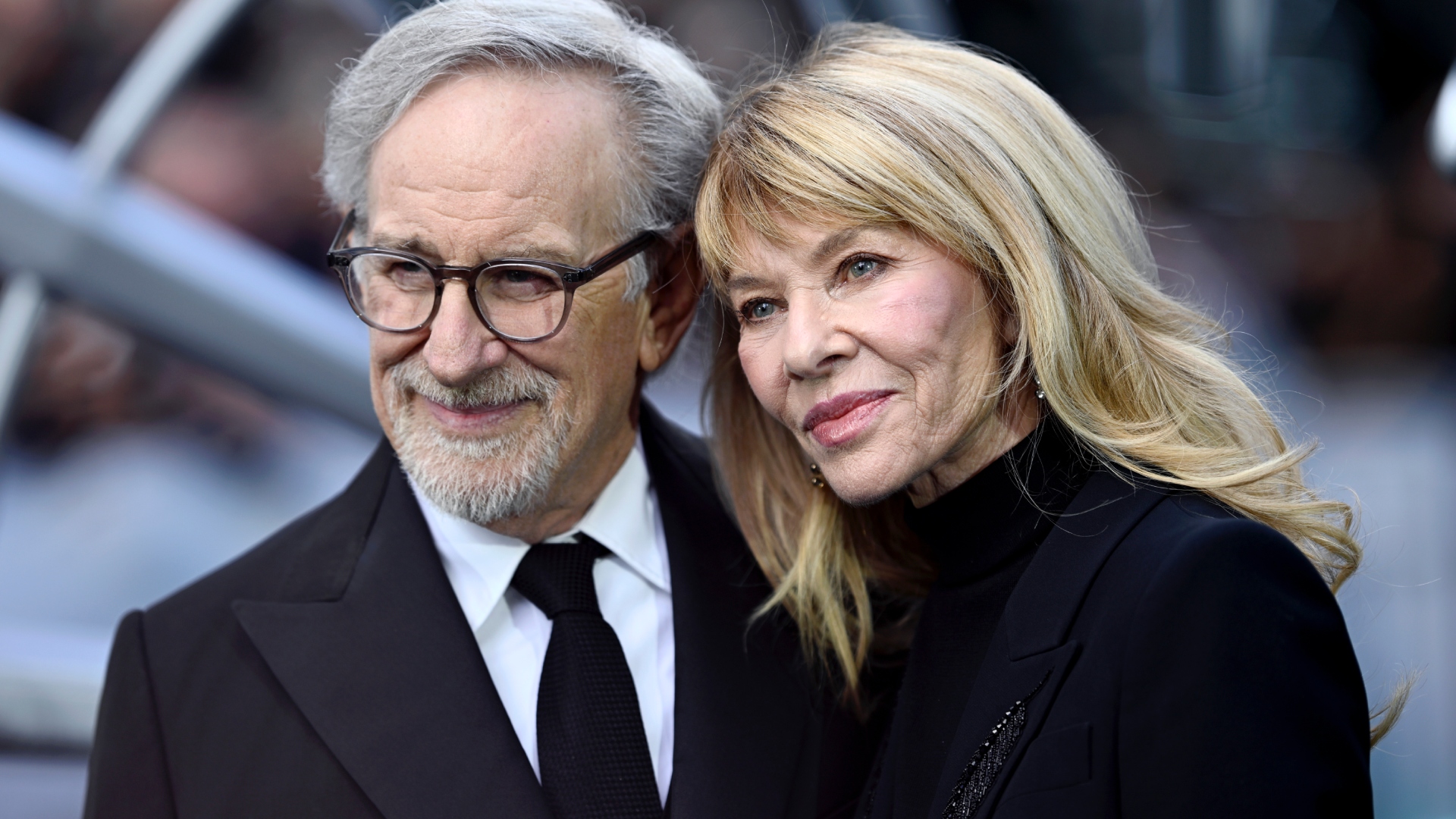 Steven Spielberg & Wife Kate Capshaw Make Gorgeous Red Carpet Appearance