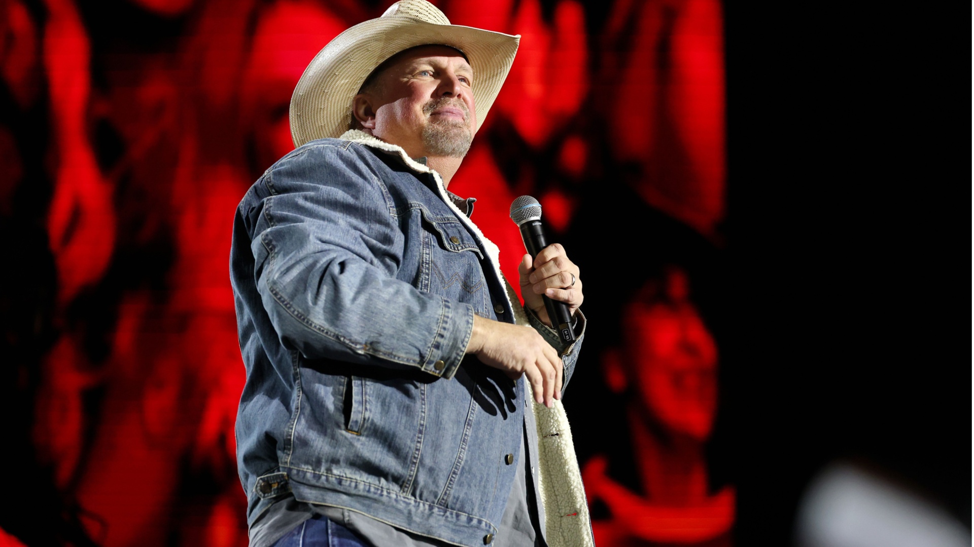Garth Brooks Ends 6-Month Social Media Absence With Surprise News