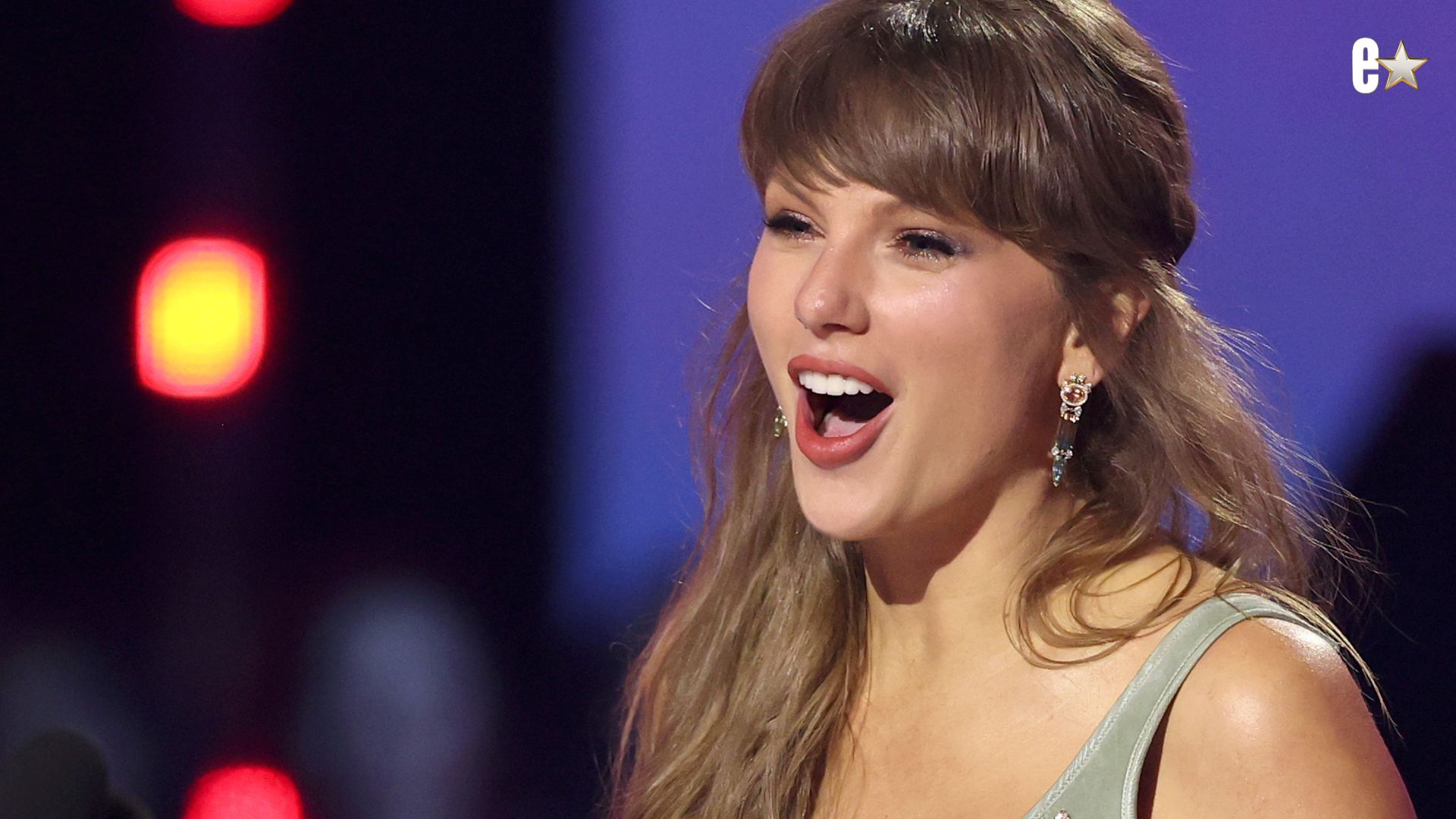 Best Videos of Taylor Swift Performing at 'Toy Story 5' Premiere